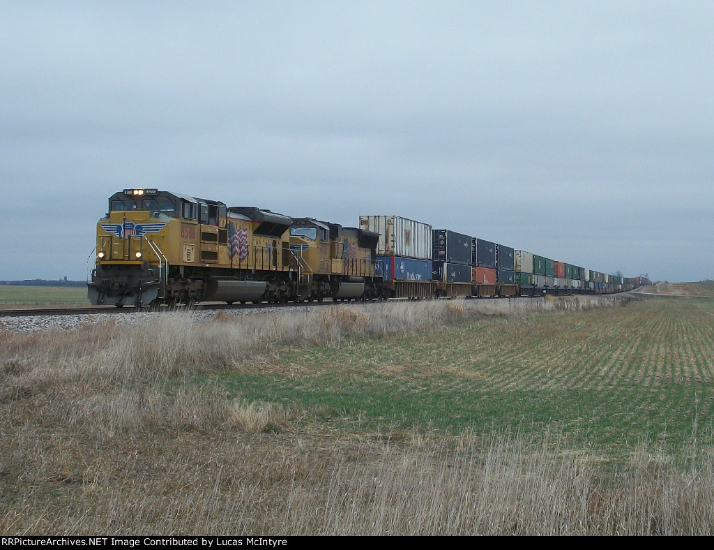 UP 8588 westbound UP intermodal train